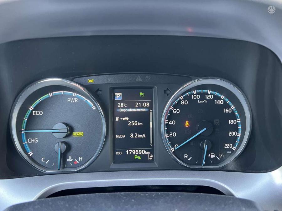 Grey Toyota RAV4 2016 in Utena, with an engine capacity of 2.49 L and mileage of 180 thousand km for 16750 €, photo 54 on AUTOMOTO.COM.LV