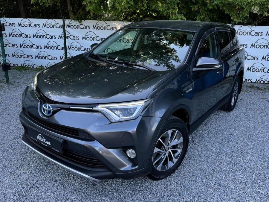 Grey Toyota RAV4 2016 in Vilnius, with an engine capacity of 2.49 L and mileage of 192 thousand km for 17200 €, photo 1 on AUTOMOTO.COM.LV