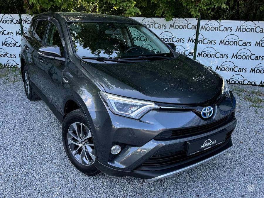 Grey Toyota RAV4 2016 in Vilnius, with an engine capacity of 2.49 L and mileage of 192 thousand km for 17200 €, photo 4 on AUTOMOTO.COM.LV