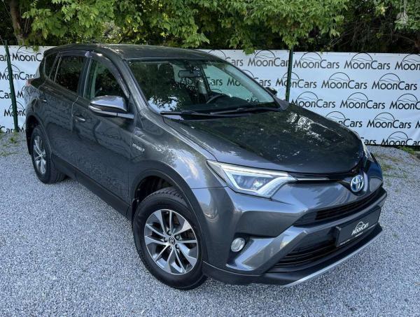 Grey Toyota RAV4 2016 in Vilnius, with an engine capacity of 2.49 L and mileage of 192 thousand km for 17200 €, photo 4 on AUTOMOTO.COM.LV