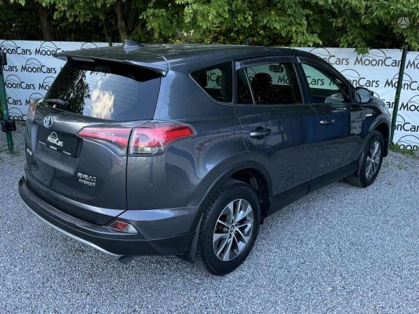Grey Toyota RAV4 2016 in Vilnius, with an engine capacity of 2.49 L and mileage of 192 thousand km for 17200 €, photo 5 on AUTOMOTO.COM.LV