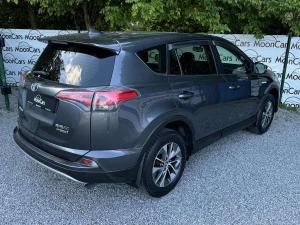 Grey Toyota RAV4 2016 in Vilnius, with an engine capacity of 2.49 L and mileage of 192 thousand km for 17200 €, photo 6 on AUTOMOTO.COM.LV