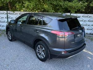 Grey Toyota RAV4 2016 in Vilnius, with an engine capacity of 2.49 L and mileage of 192 thousand km for 17200 €, photo 8 on AUTOMOTO.COM.LV