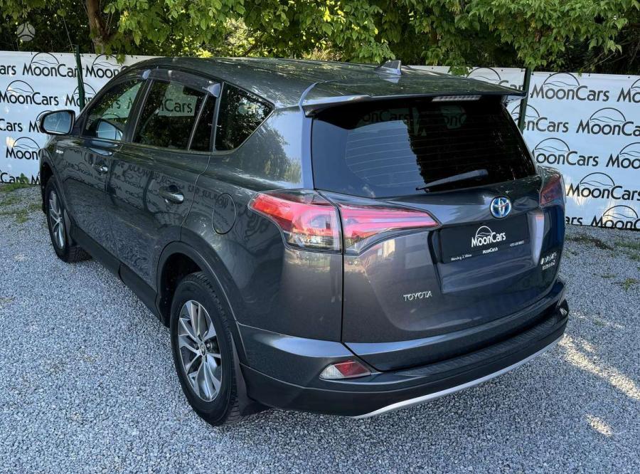 Grey Toyota RAV4 2016 in Vilnius, with an engine capacity of 2.49 L and mileage of 192 thousand km for 17200 €, photo 9 on AUTOMOTO.COM.LV