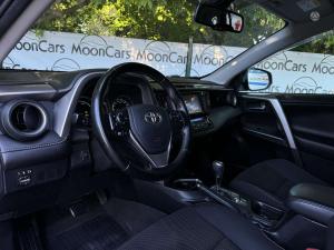 Grey Toyota RAV4 2016 in Vilnius, with an engine capacity of 2.49 L and mileage of 192 thousand km for 17200 €, photo 10 on AUTOMOTO.COM.LV