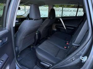 Grey Toyota RAV4 2016 in Vilnius, with an engine capacity of 2.49 L and mileage of 192 thousand km for 17200 €, photo 15 on AUTOMOTO.COM.LV