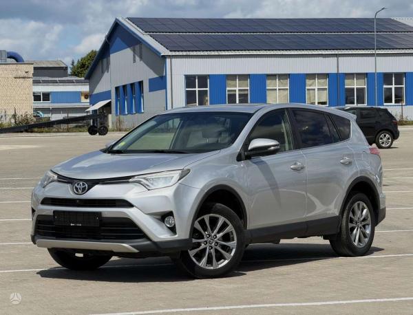 Pelēks Toyota RAV4 2016 Tauragė, ar dzinēja tilpumu 2.00 L un nobraukumu 197 tūkst. km par 13700 €, foto 1 vietnē AUTOMOTO.COM.LV