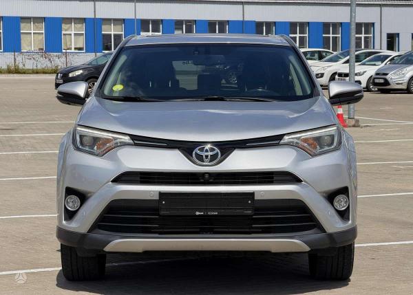 Pelēks Toyota RAV4 2016 Tauragė, ar dzinēja tilpumu 2.00 L un nobraukumu 197 tūkst. km par 13700 €, foto 3 vietnē AUTOMOTO.COM.LV