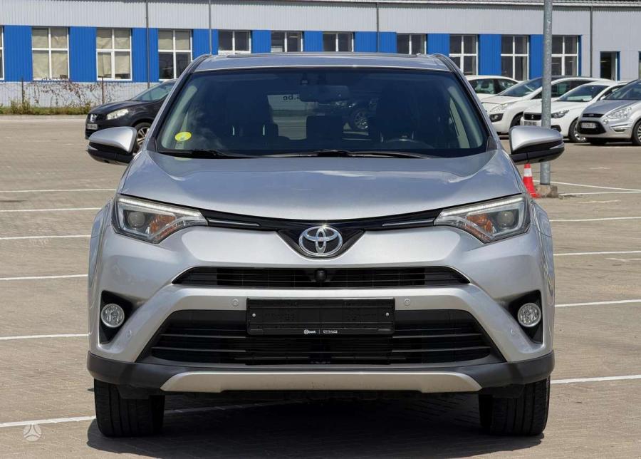 Pelēks Toyota RAV4 2016 Tauragė, ar dzinēja tilpumu 2.00 L un nobraukumu 197 tūkst. km par 13700 €, foto 4 vietnē AUTOMOTO.COM.LV