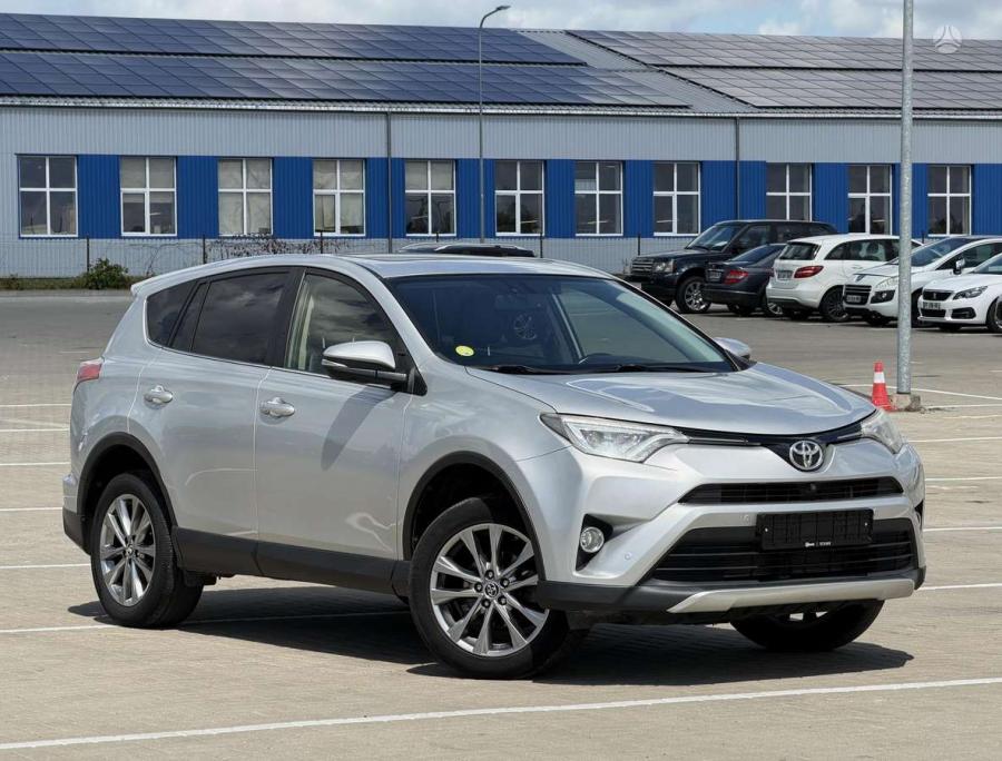 Pelēks Toyota RAV4 2016 Tauragė, ar dzinēja tilpumu 2.00 L un nobraukumu 197 tūkst. km par 13700 €, foto 5 vietnē AUTOMOTO.COM.LV