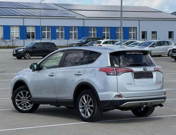 Pelēks Toyota RAV4 2016 Tauragė, ar dzinēja tilpumu 2.00 L un nobraukumu 197 tūkst. km par 13700 €, foto 6 vietnē AUTOMOTO.COM.LV