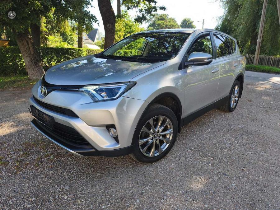 Grey Toyota RAV4 2016 in Utena, with an engine capacity of 2.00 L and mileage of 251 thousand km for 11700 €, photo 1 on AUTOMOTO.COM.LV