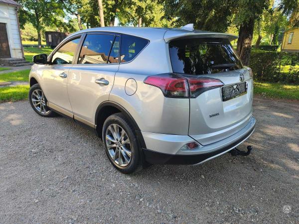 Pelēks Toyota RAV4 2016 Utena, ar dzinēja tilpumu 2.00 L un nobraukumu 251 tūkst. km par 11700 €, foto 3 vietnē AUTOMOTO.COM.LV