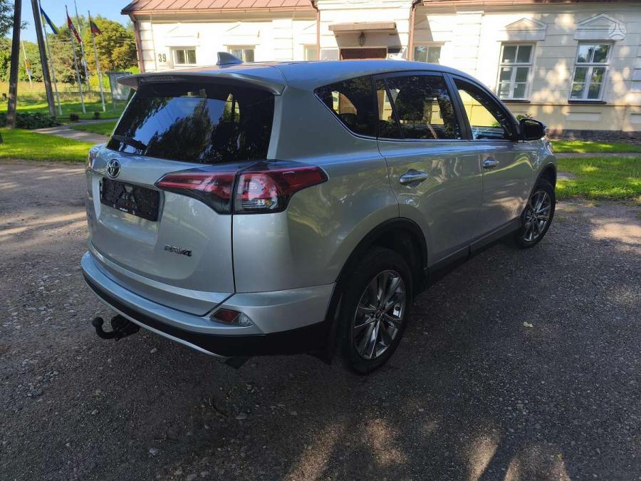 Grey Toyota RAV4 2016 in Utena, with an engine capacity of 2.00 L and mileage of 251 thousand km for 11700 €, photo 5 on AUTOMOTO.COM.LV