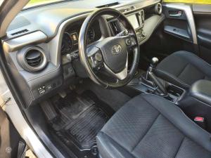 Grey Toyota RAV4 2016 in Utena, with an engine capacity of 2.00 L and mileage of 251 thousand km for 11700 €, photo 6 on AUTOMOTO.COM.LV