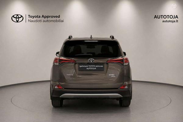 Pelēks Toyota RAV4 2016 Kauņa, ar dzinēja tilpumu 1.99 L un nobraukumu 188 tūkst. km par 13900 €, foto 4 vietnē AUTOMOTO.COM.LV