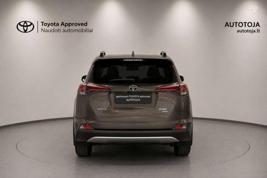 Grey Toyota RAV4 2016 in Kaunas, with an engine capacity of 1.99 L and mileage of 188 thousand km for 13900 €, photo 5 on AUTOMOTO.COM.LV
