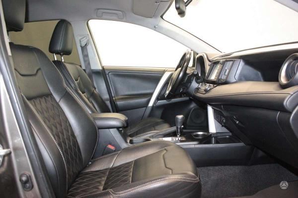 Pelēks Toyota RAV4 2016 Kauņa, ar dzinēja tilpumu 1.99 L un nobraukumu 188 tūkst. km par 13900 €, foto 6 vietnē AUTOMOTO.COM.LV