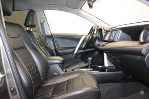 Grey Toyota RAV4 2016 in Kaunas, with an engine capacity of 1.99 L and mileage of 188 thousand km for 13900 €, photo 7 on AUTOMOTO.COM.LV