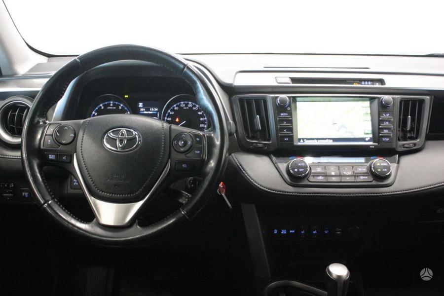Grey Toyota RAV4 2016 in Kaunas, with an engine capacity of 1.99 L and mileage of 188 thousand km for 13900 €, photo 10 on AUTOMOTO.COM.LV