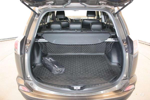 Pelēks Toyota RAV4 2016 Kauņa, ar dzinēja tilpumu 1.99 L un nobraukumu 188 tūkst. km par 13900 €, foto 10 vietnē AUTOMOTO.COM.LV