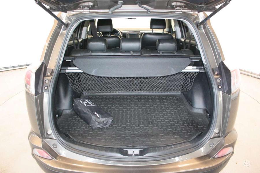 Grey Toyota RAV4 2016 in Kaunas, with an engine capacity of 1.99 L and mileage of 188 thousand km for 13900 €, photo 11 on AUTOMOTO.COM.LV