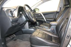 Grey Toyota RAV4 2016 in Kaunas, with an engine capacity of 1.99 L and mileage of 188 thousand km for 13900 €, photo 12 on AUTOMOTO.COM.LV