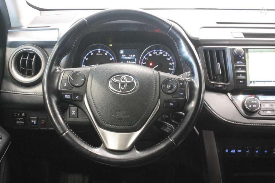 Grey Toyota RAV4 2016 in Kaunas, with an engine capacity of 1.99 L and mileage of 188 thousand km for 13900 €, photo 13 on AUTOMOTO.COM.LV