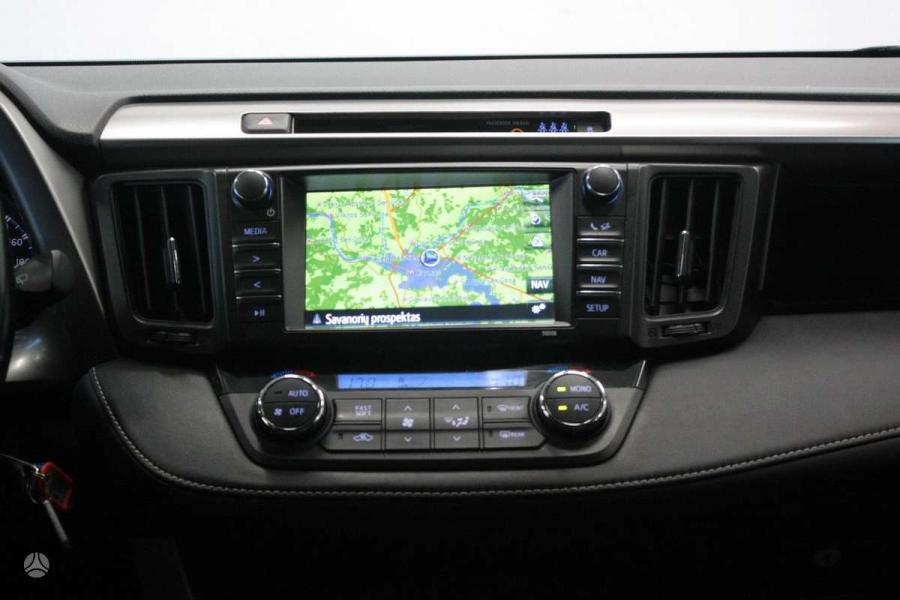 Grey Toyota RAV4 2016 in Kaunas, with an engine capacity of 1.99 L and mileage of 188 thousand km for 13900 €, photo 15 on AUTOMOTO.COM.LV