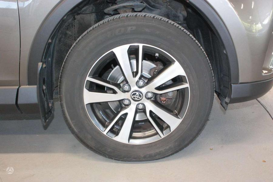 Grey Toyota RAV4 2016 in Kaunas, with an engine capacity of 1.99 L and mileage of 188 thousand km for 13900 €, photo 16 on AUTOMOTO.COM.LV