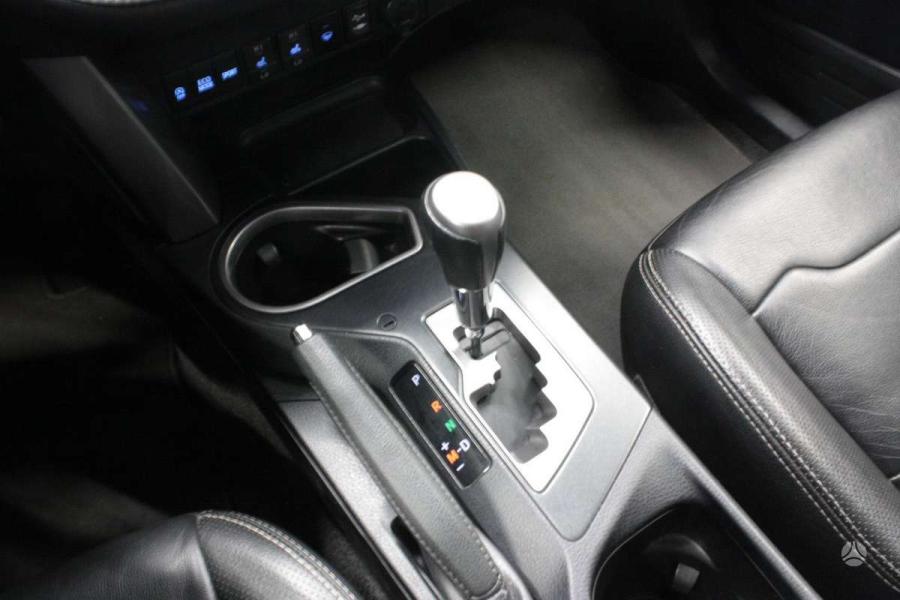 Grey Toyota RAV4 2016 in Kaunas, with an engine capacity of 1.99 L and mileage of 188 thousand km for 13900 €, photo 27 on AUTOMOTO.COM.LV