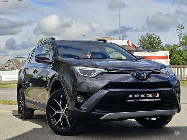 Pelēks Toyota RAV4 2016 Šauļi, ar dzinēja tilpumu 1.99 L un nobraukumu 166 tūkst. km par 16950 €, foto 1 vietnē AUTOMOTO.COM.LV