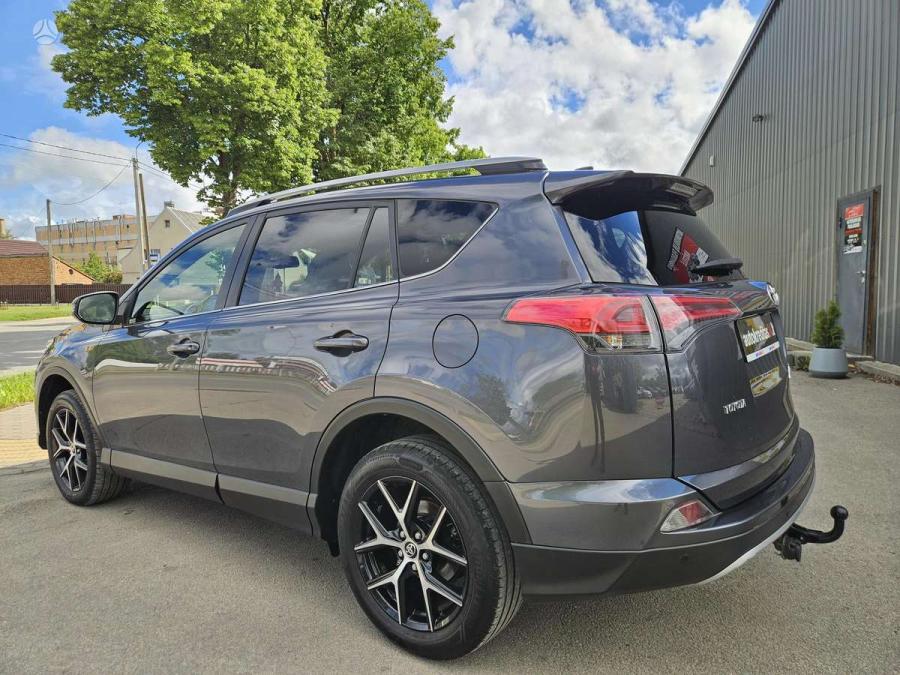 Pelēks Toyota RAV4 2016 Šauļi, ar dzinēja tilpumu 1.99 L un nobraukumu 166 tūkst. km par 16950 €, foto 10 vietnē AUTOMOTO.COM.LV