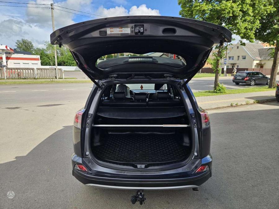 Pelēks Toyota RAV4 2016 Šauļi, ar dzinēja tilpumu 1.99 L un nobraukumu 166 tūkst. km par 16950 €, foto 12 vietnē AUTOMOTO.COM.LV