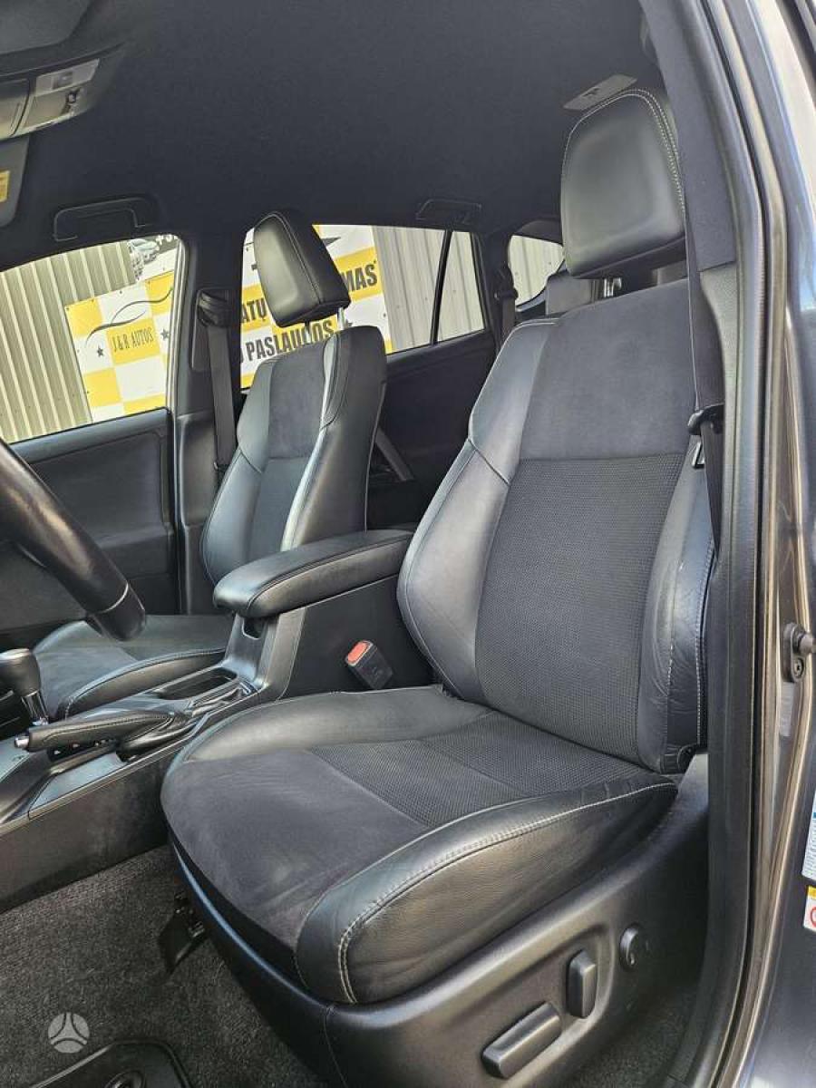 Pelēks Toyota RAV4 2016 Šauļi, ar dzinēja tilpumu 1.99 L un nobraukumu 166 tūkst. km par 16950 €, foto 17 vietnē AUTOMOTO.COM.LV