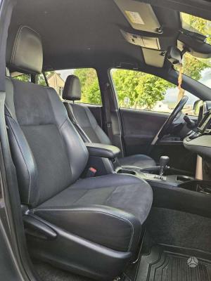 Pelēks Toyota RAV4 2016 Šauļi, ar dzinēja tilpumu 1.99 L un nobraukumu 166 tūkst. km par 16950 €, foto 19 vietnē AUTOMOTO.COM.LV