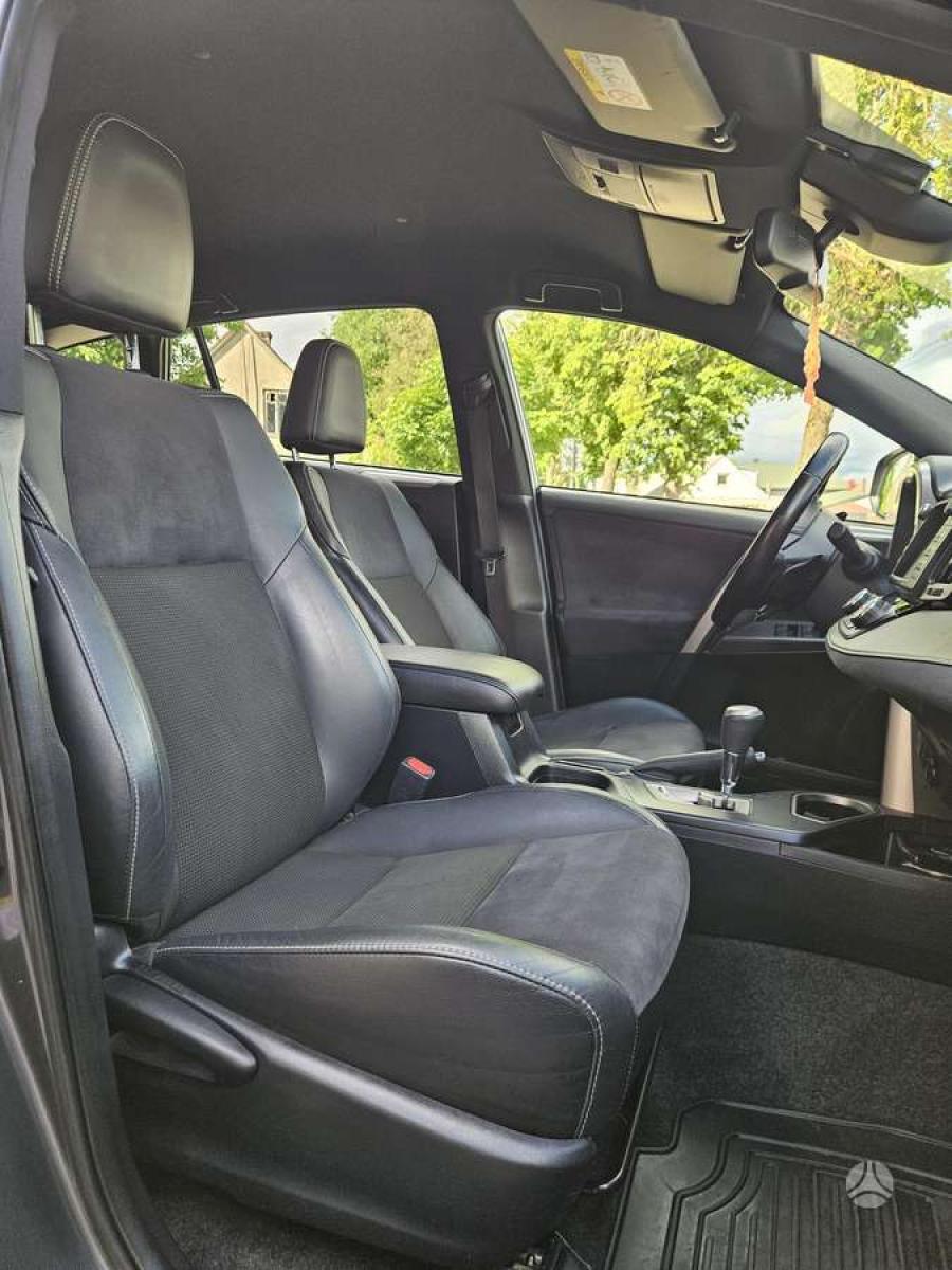 Pelēks Toyota RAV4 2016 Šauļi, ar dzinēja tilpumu 1.99 L un nobraukumu 166 tūkst. km par 16950 €, foto 19 vietnē AUTOMOTO.COM.LV