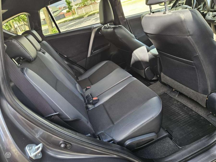 Pelēks Toyota RAV4 2016 Šauļi, ar dzinēja tilpumu 1.99 L un nobraukumu 166 tūkst. km par 16950 €, foto 20 vietnē AUTOMOTO.COM.LV