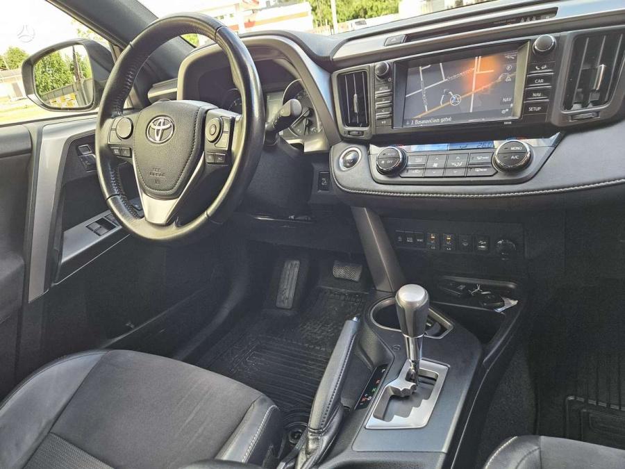 Pelēks Toyota RAV4 2016 Šauļi, ar dzinēja tilpumu 1.99 L un nobraukumu 166 tūkst. km par 16950 €, foto 21 vietnē AUTOMOTO.COM.LV
