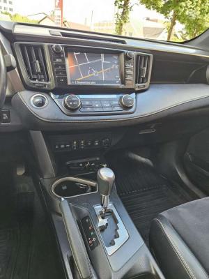 Pelēks Toyota RAV4 2016 Šauļi, ar dzinēja tilpumu 1.99 L un nobraukumu 166 tūkst. km par 16950 €, foto 22 vietnē AUTOMOTO.COM.LV