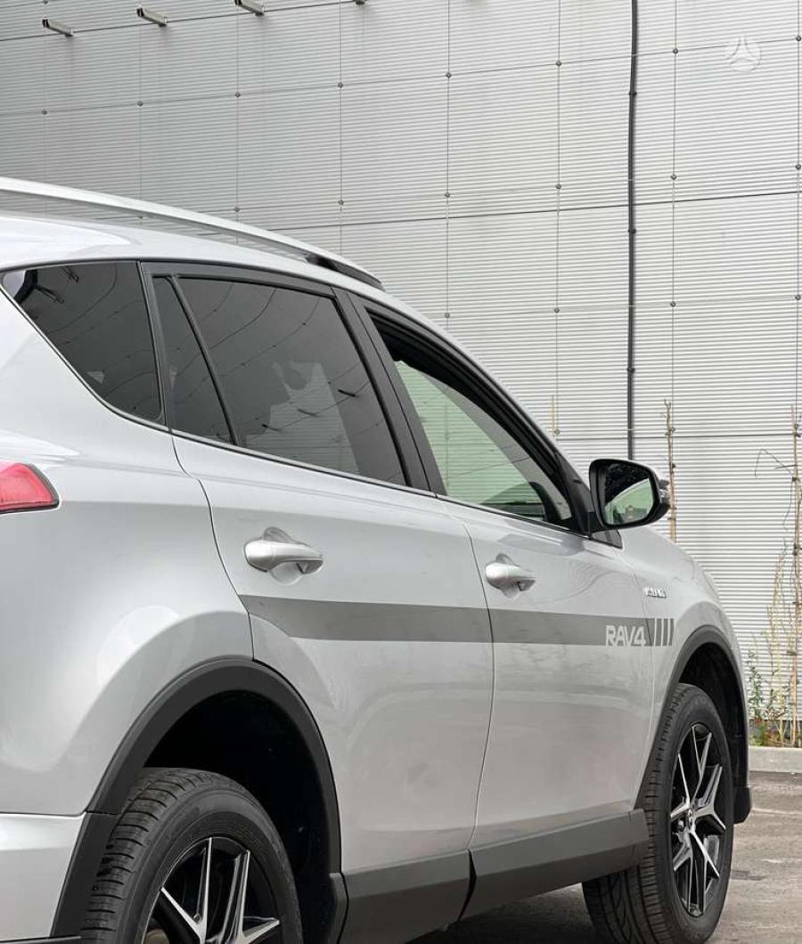 Pelēks Toyota RAV4 2016 Utena, ar dzinēja tilpumu 2.50 L un nobraukumu 179 tūkst. km par 16450 €, foto 17 vietnē AUTOMOTO.COM.LV
