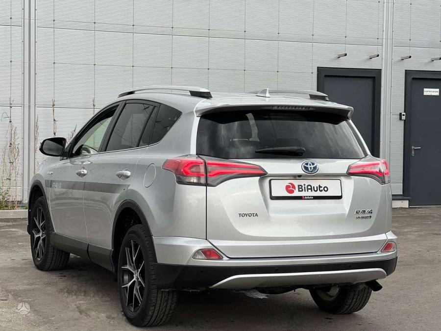 Pelēks Toyota RAV4 2016 Utena, ar dzinēja tilpumu 2.50 L un nobraukumu 179 tūkst. km par 16450 €, foto 20 vietnē AUTOMOTO.COM.LV