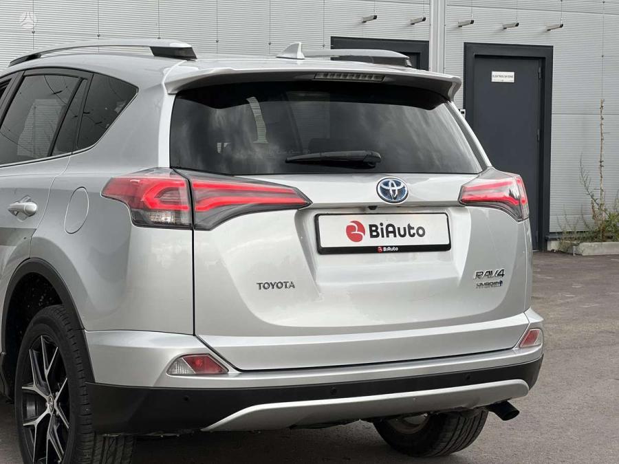 Pelēks Toyota RAV4 2016 Utena, ar dzinēja tilpumu 2.50 L un nobraukumu 179 tūkst. km par 16450 €, foto 22 vietnē AUTOMOTO.COM.LV