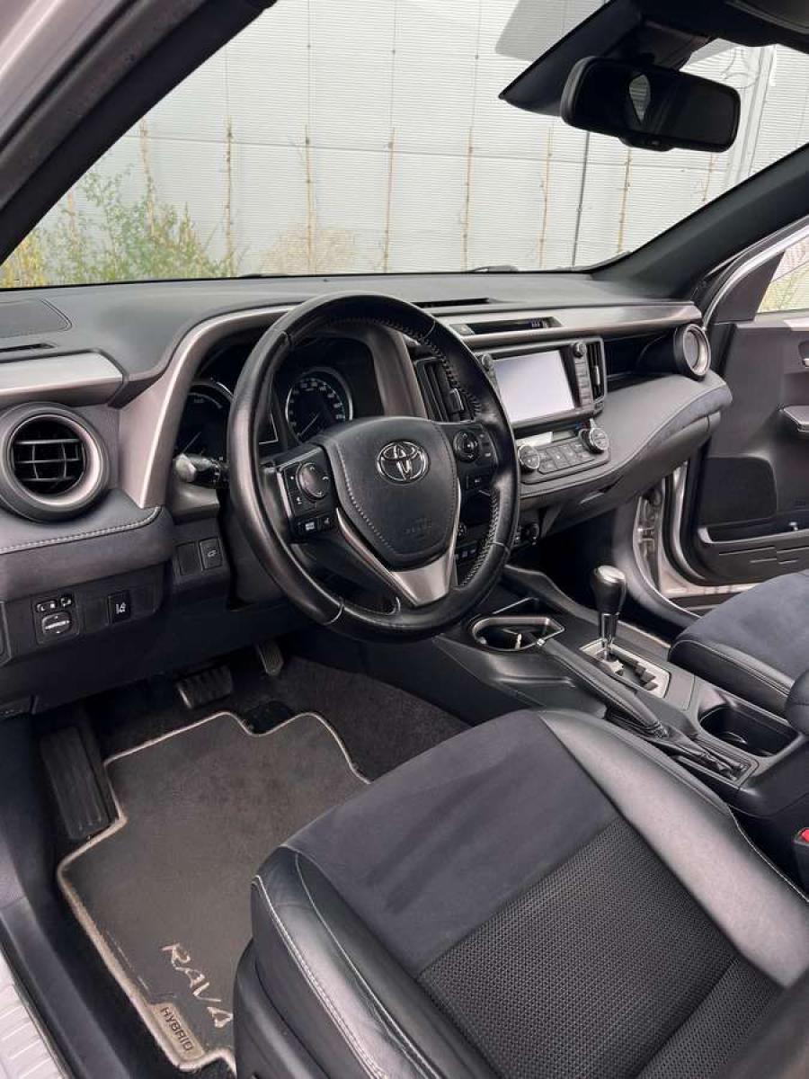 Pelēks Toyota RAV4 2016 Utena, ar dzinēja tilpumu 2.50 L un nobraukumu 179 tūkst. km par 16450 €, foto 32 vietnē AUTOMOTO.COM.LV