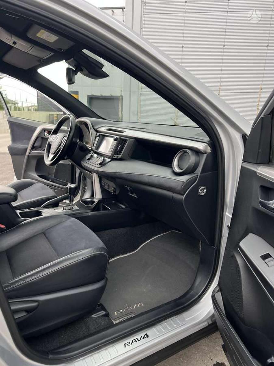 Pelēks Toyota RAV4 2016 Utena, ar dzinēja tilpumu 2.50 L un nobraukumu 179 tūkst. km par 16450 €, foto 33 vietnē AUTOMOTO.COM.LV