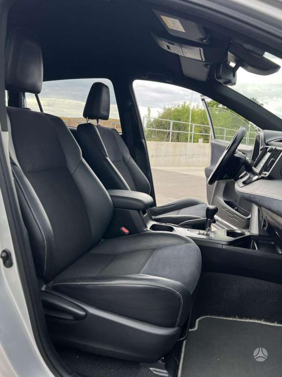 Pelēks Toyota RAV4 2016 Utena, ar dzinēja tilpumu 2.50 L un nobraukumu 179 tūkst. km par 16450 €, foto 34 vietnē AUTOMOTO.COM.LV