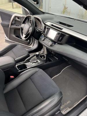 Pelēks Toyota RAV4 2016 Utena, ar dzinēja tilpumu 2.50 L un nobraukumu 179 tūkst. km par 16450 €, foto 35 vietnē AUTOMOTO.COM.LV