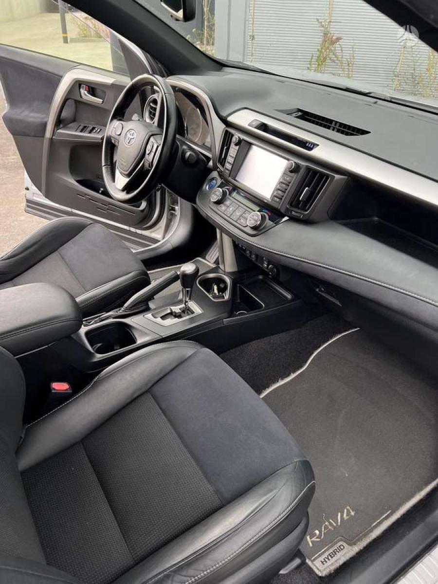 Pelēks Toyota RAV4 2016 Utena, ar dzinēja tilpumu 2.50 L un nobraukumu 179 tūkst. km par 16450 €, foto 35 vietnē AUTOMOTO.COM.LV