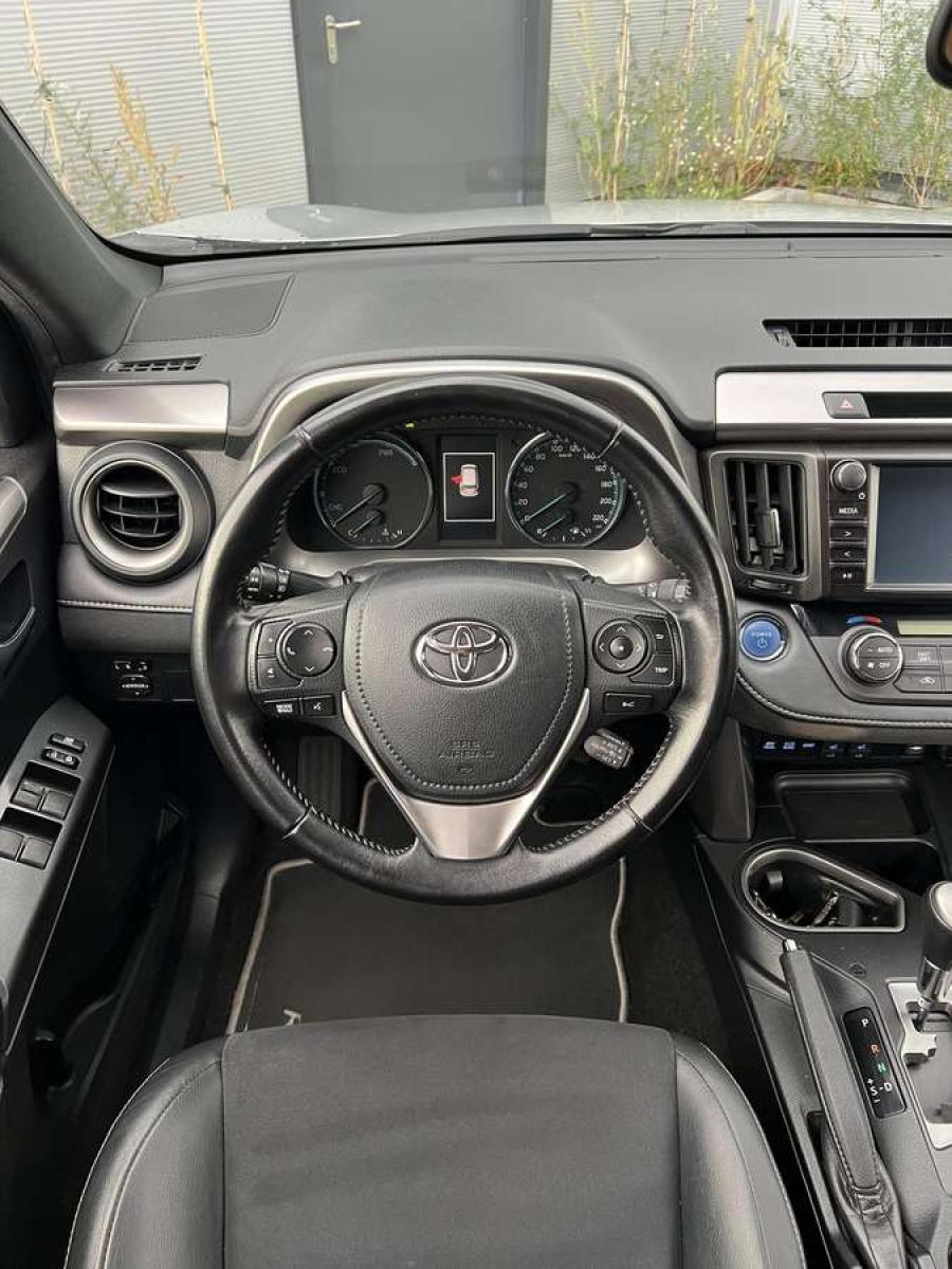 Pelēks Toyota RAV4 2016 Utena, ar dzinēja tilpumu 2.50 L un nobraukumu 179 tūkst. km par 16450 €, foto 39 vietnē AUTOMOTO.COM.LV
