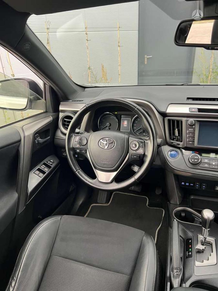 Pelēks Toyota RAV4 2016 Utena, ar dzinēja tilpumu 2.50 L un nobraukumu 179 tūkst. km par 16450 €, foto 43 vietnē AUTOMOTO.COM.LV